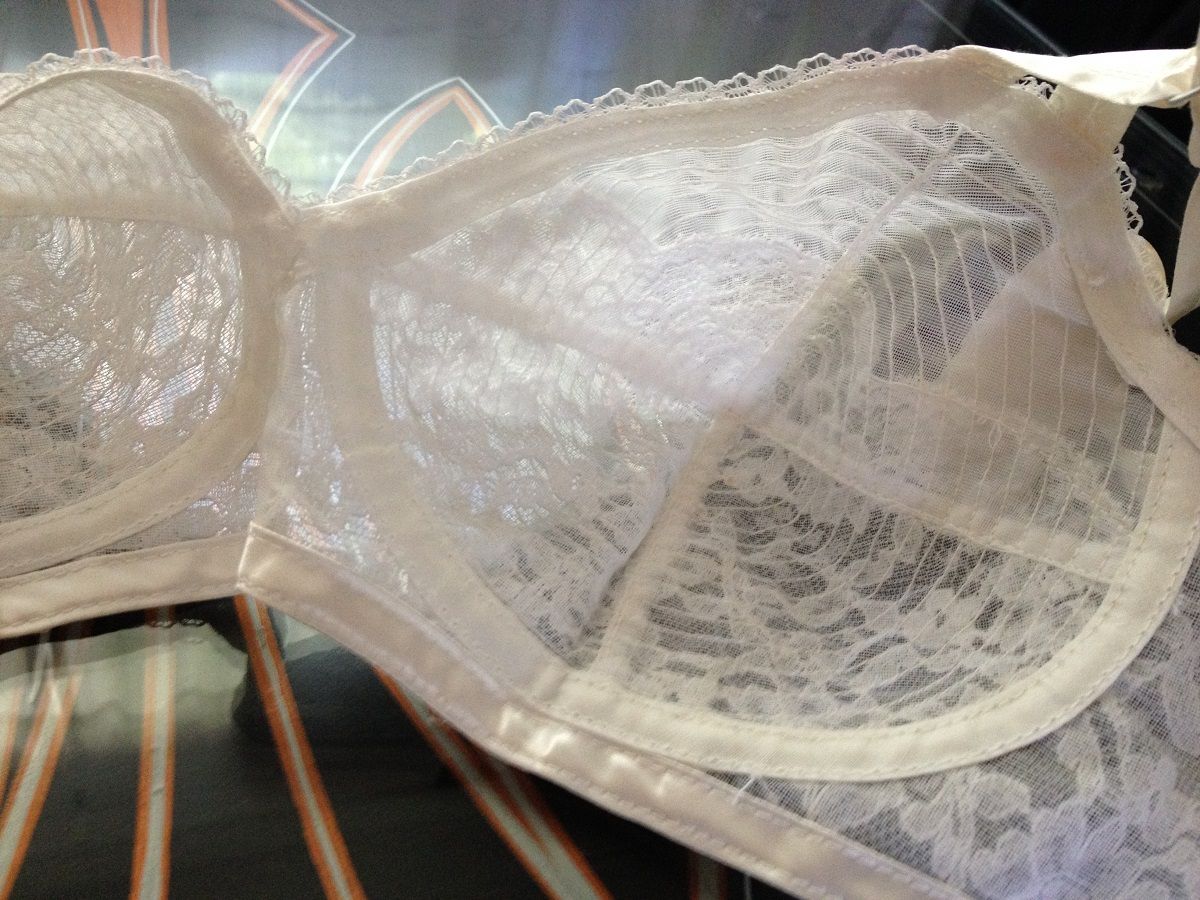 Deadstock 1950s Vintage Hollywood Vassarette V Ette Bullet Bra~circle