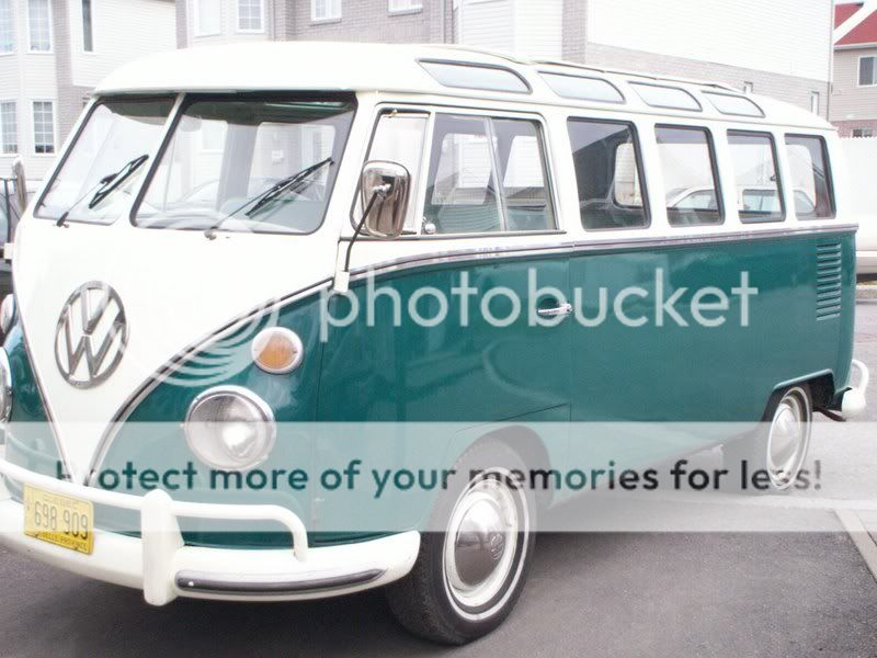Volkswagen bus split-window 1964 .ragtop 21 windows | MontrealRacing.com